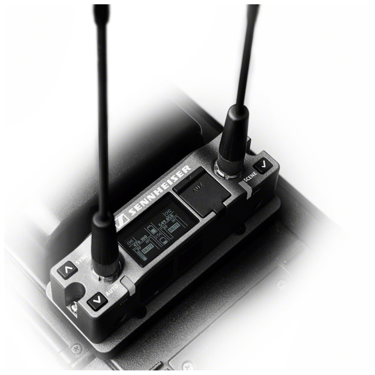2-channel true diversity receiver camera, 470-654 MHz, digital and ...